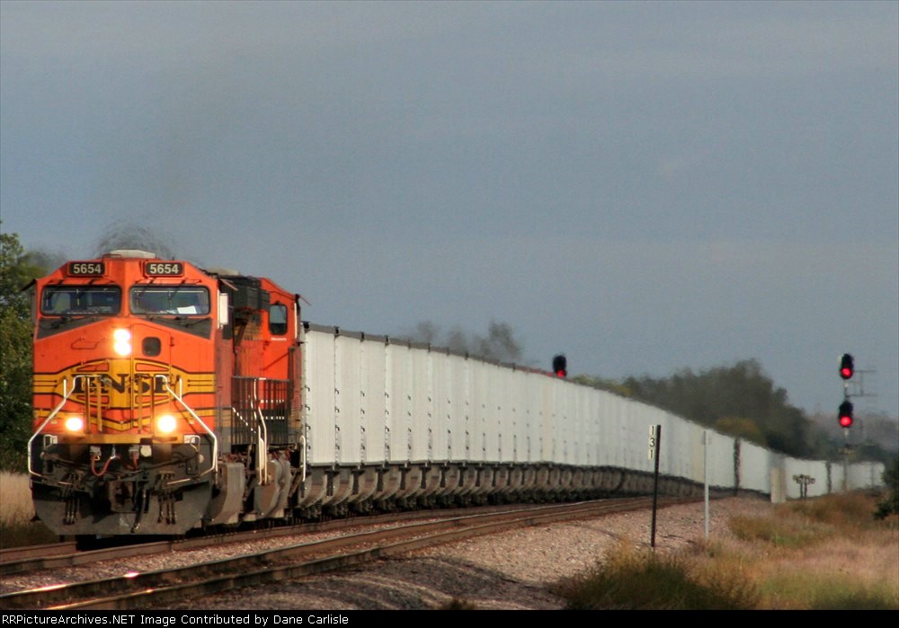 BNSF 5654 opening up